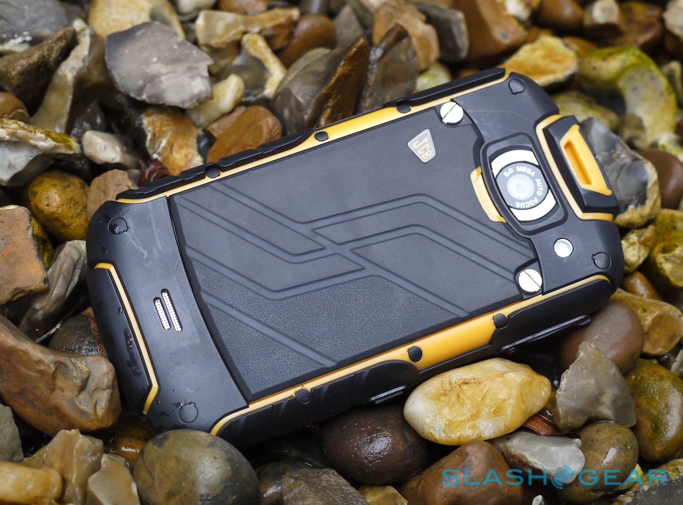 JCB Toughphone Pro-Smart Review - GearOpen.com