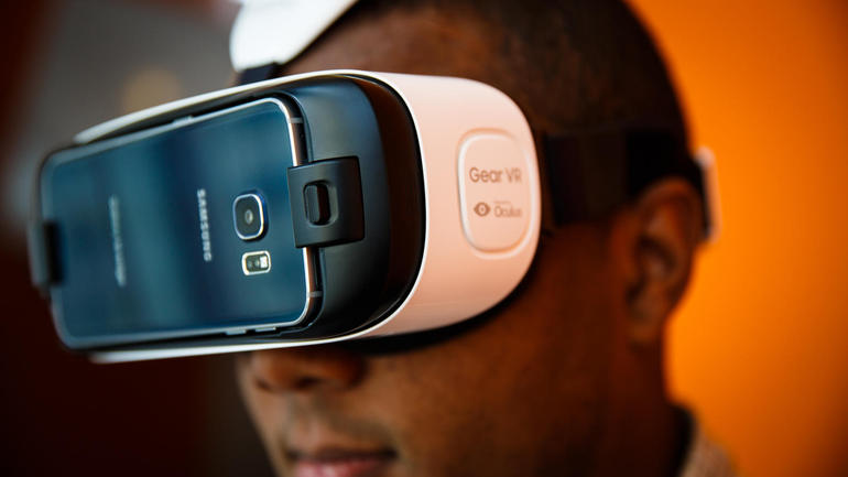 Samsung's Gear VR brings virtual reality to the Galaxy S6 and S6 Edge ...