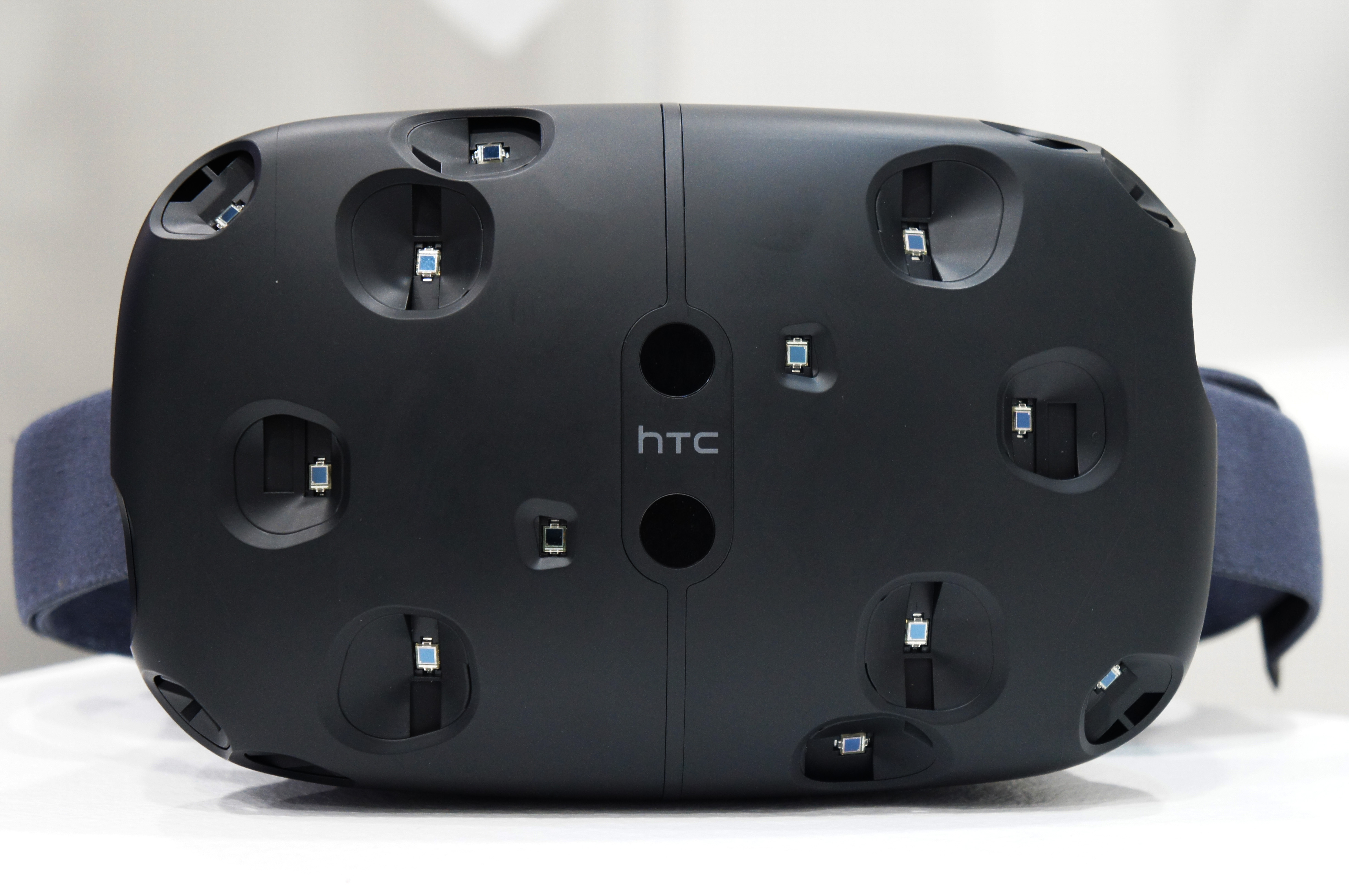 HTC takes its Vive virtual reality headset on a road trip - GearOpen.com
