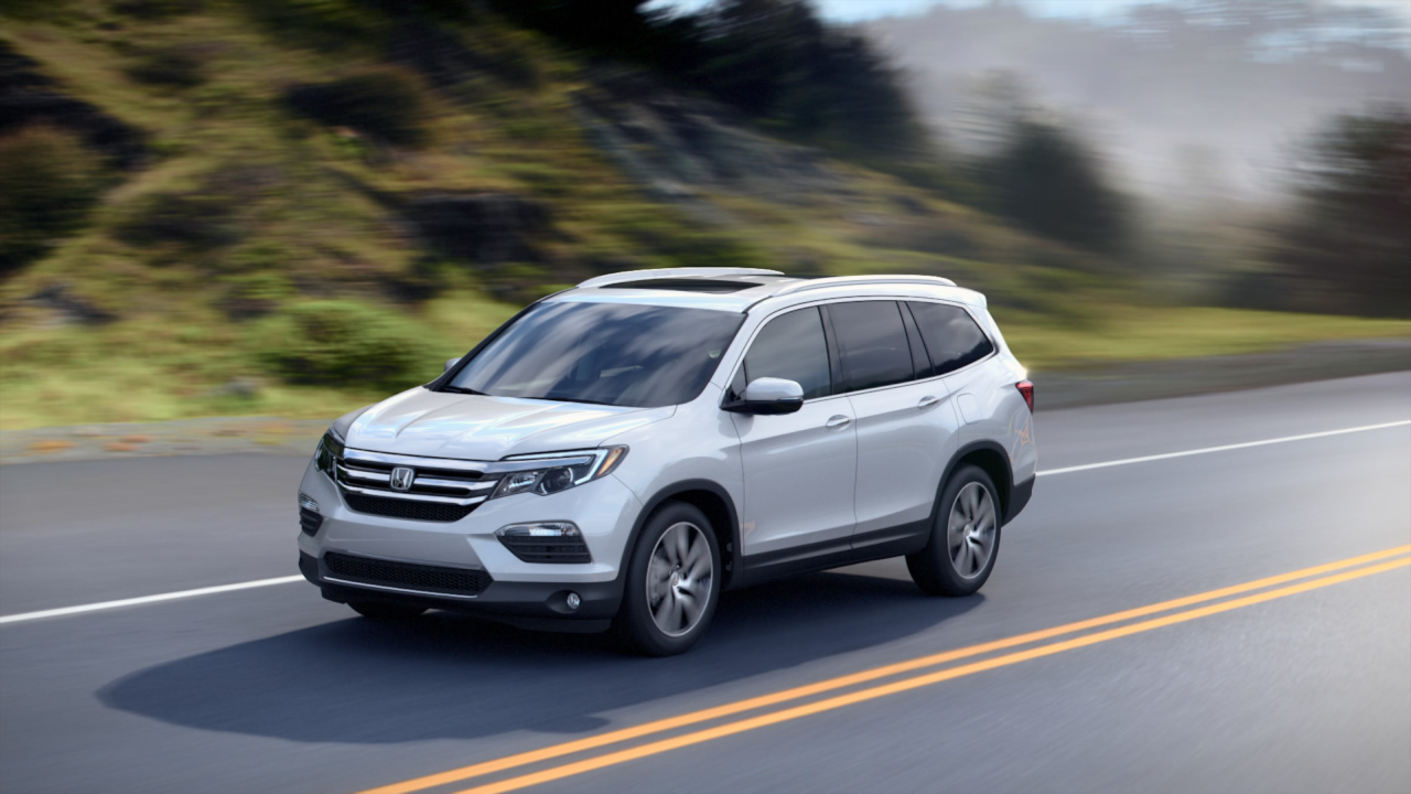 2016 Honda Pilot destroyed in IIHS small overlap crash test - GearOpen.com