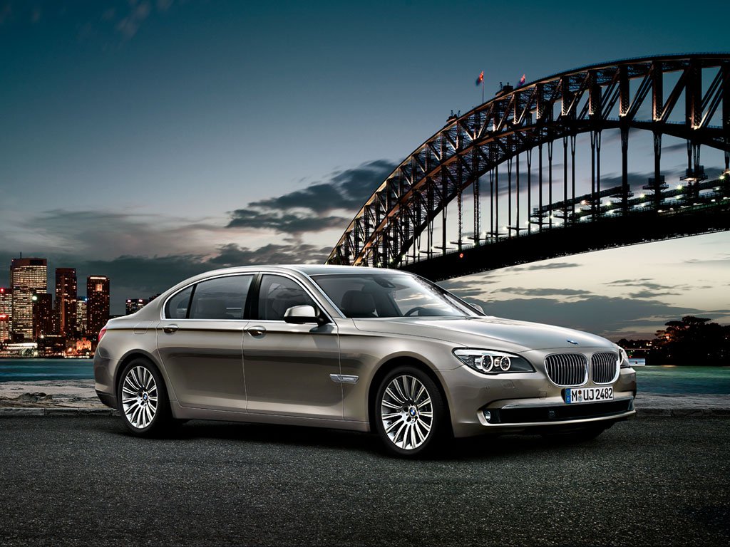 BMW 7 Welcome Light Carpet shows you where your car is - GearOpen.com