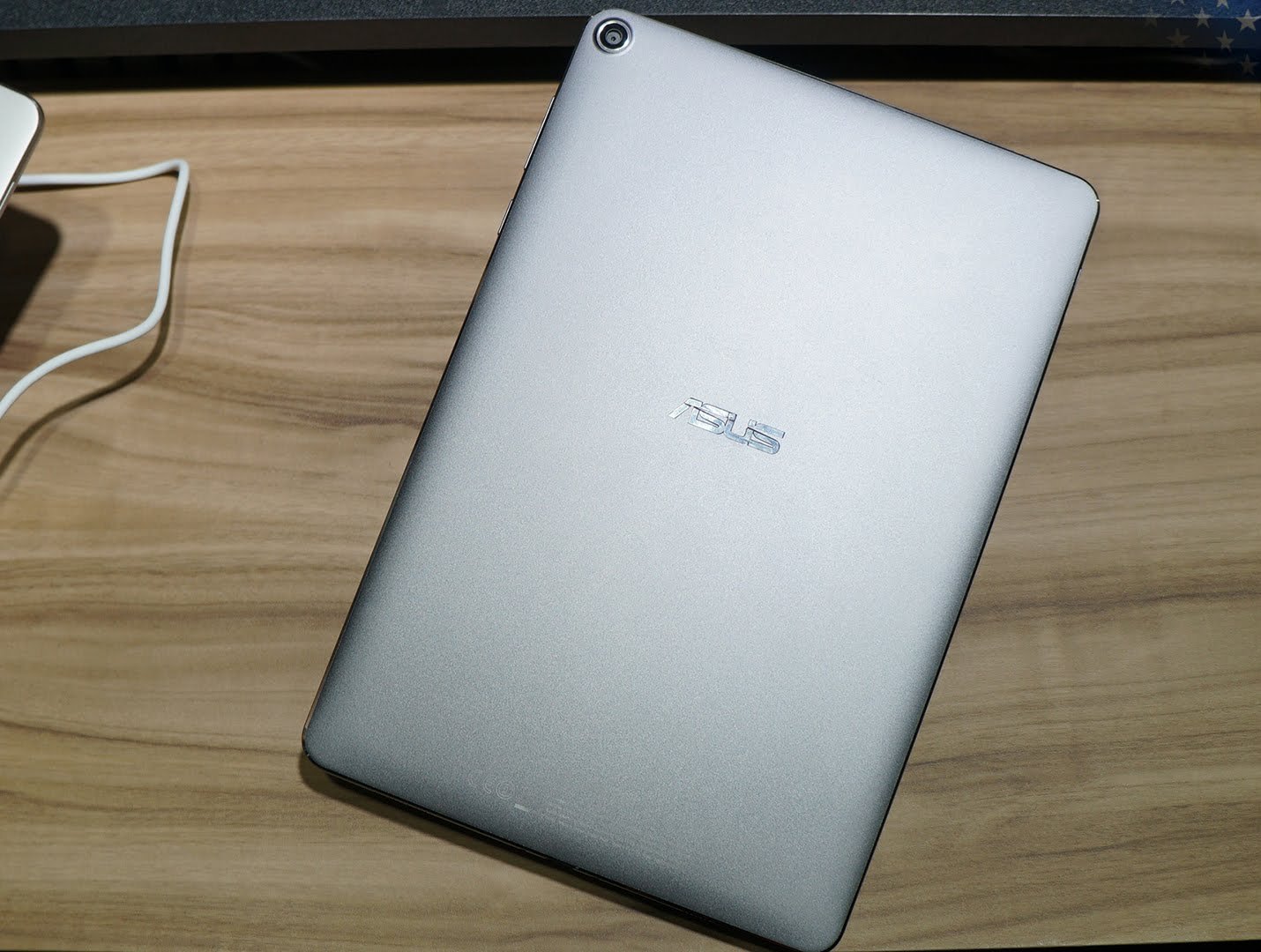 ASUS ZenPad 3S 10 Hands-On With Z Stylus & First Impressions - GearOpen.com