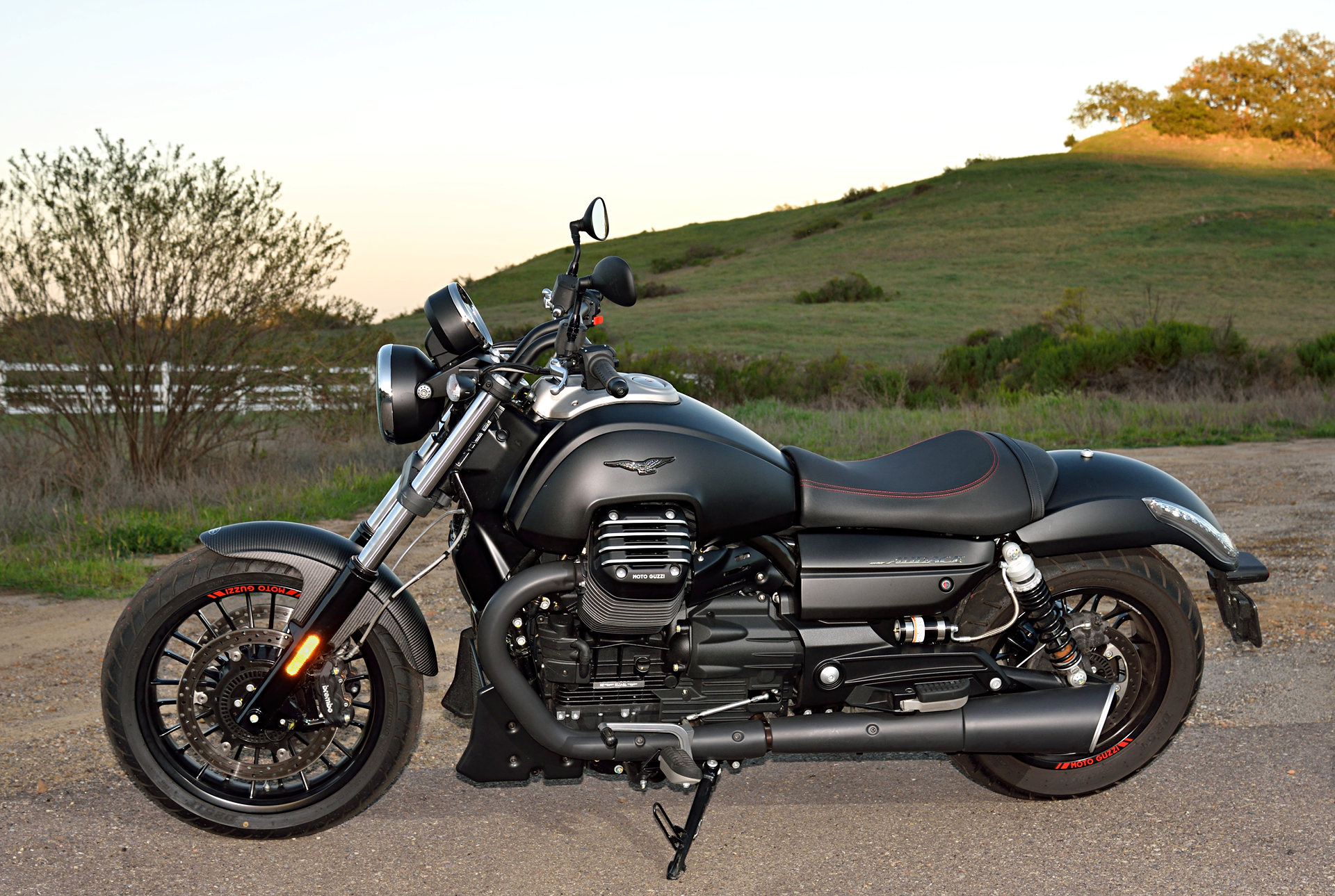 2015 – 2017 Moto Guzzi Audace / Audace Carbon Review | GearOpen