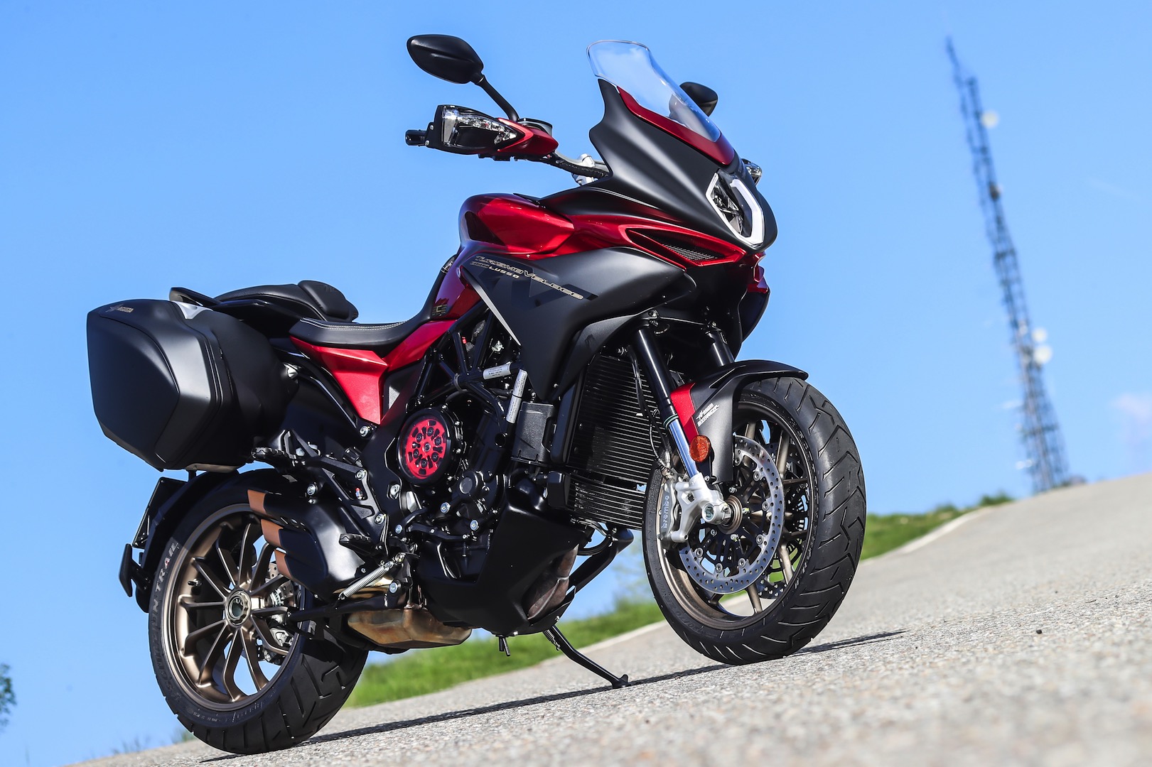 2018 MV Agusta Turismo Veloce 800 Lusso SCS First Ride Review ...