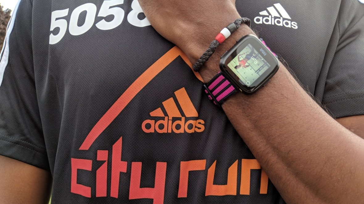 We put the Fitbit Versa to the big race test - GearOpen.com