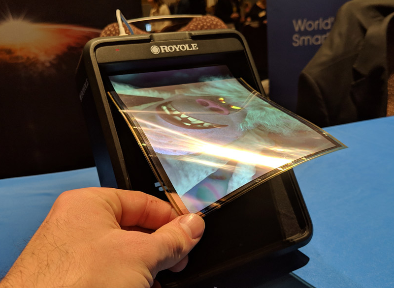 Royole Foldable Display and FlexPai hands-on: Mobile bendy phone screen ...