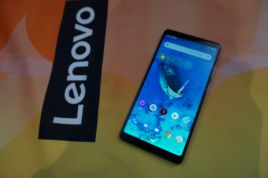 Hands on: Lenovo Tab V7 Review - GearOpen.com
