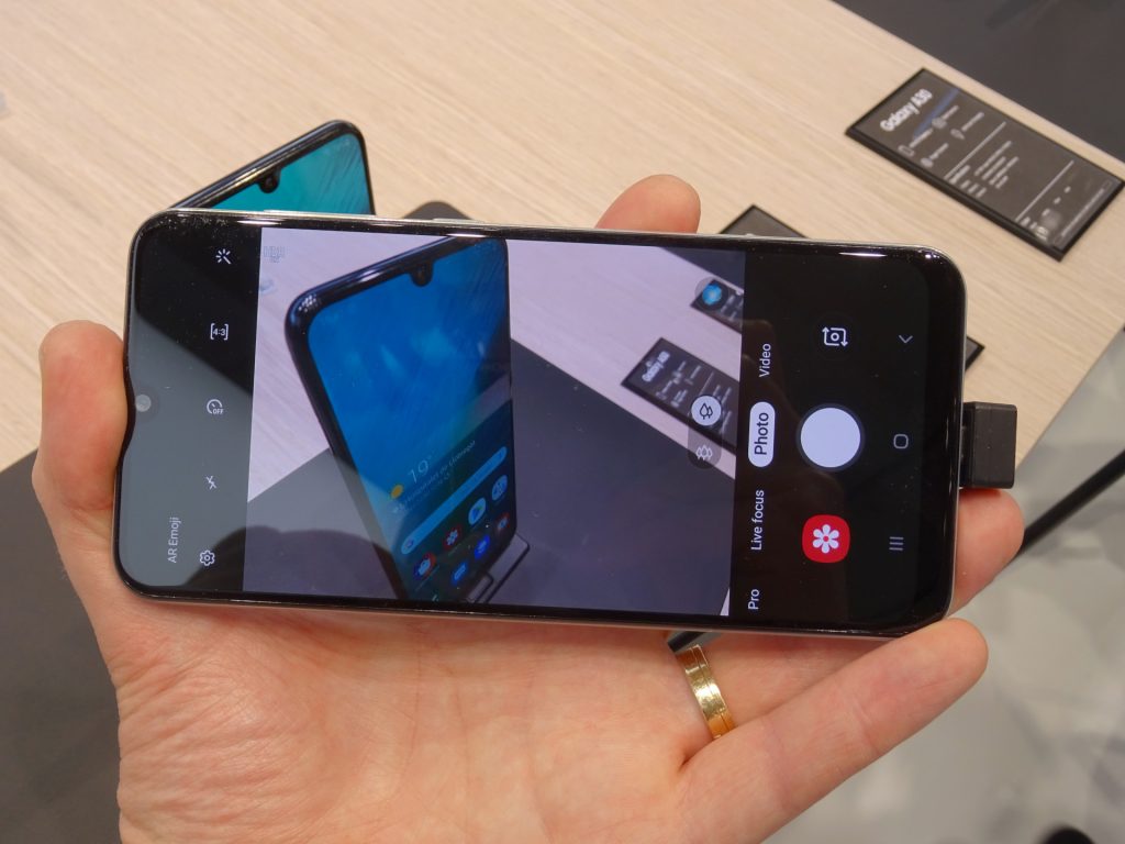 Samsung Galaxy A30 vs Huawei Nova 3i vs VIVO V11i specs comparison ...