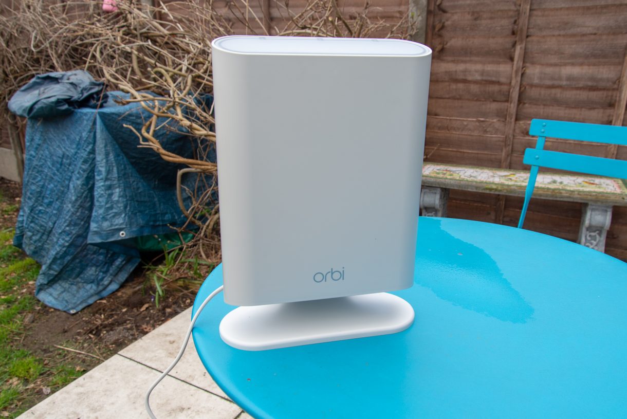 Netgear Orbi Outdoor (RBS50Y) Review : A powerful outdoor Wi-Fi system ...