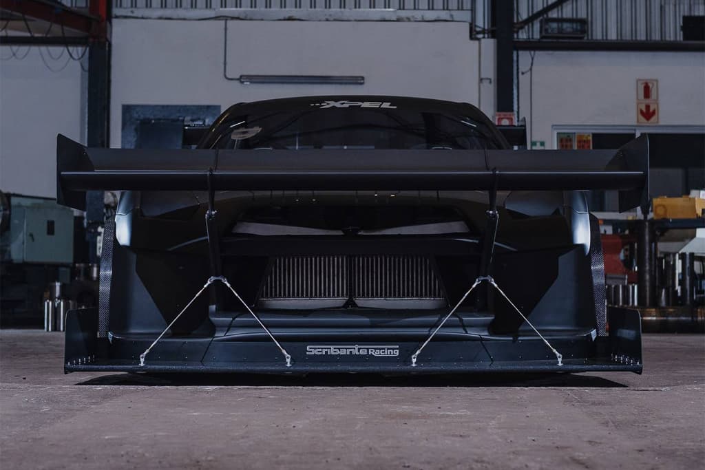 Nissan GT-R wings it - GearOpen.com