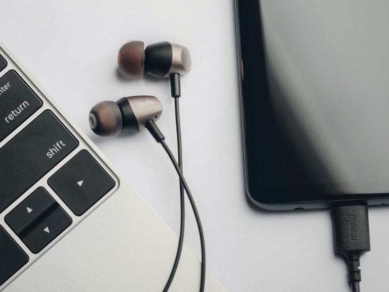 Moshi Mythro C review: Great sounding, affordable USB-C earbuds with ...