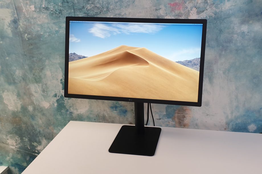 LG UltraFine 4K Display 24MD4KL Review - GearOpen.com