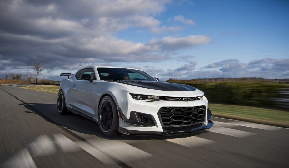 Watch the Chevrolet Camaro ZL1 Hit 142 MPH - GearOpen.com