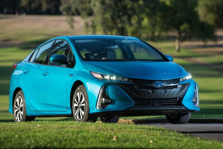 2020 Toyota Prius Prime Review - GearOpen.com