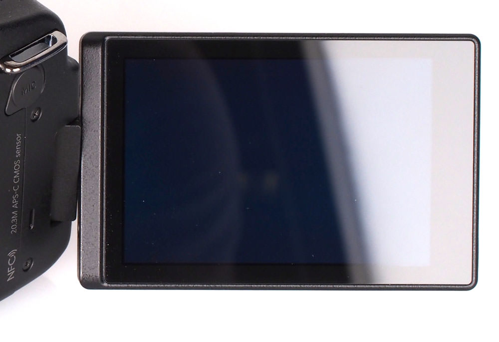 8 Reasons Why Flip Screens Are Useful Accessories On Cameras - GearOpen.com