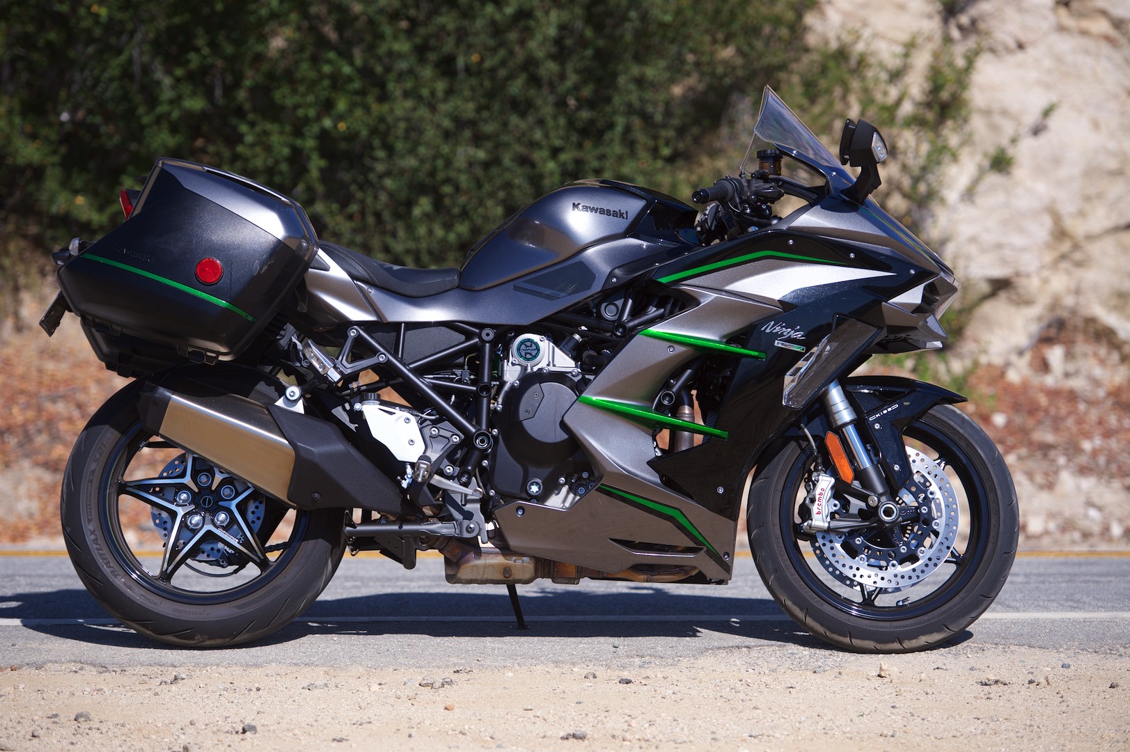 2019 KAWASAKI NINJA H2 SX SE+ REVIEW: SUPERCHARGED TRAVEL - GearOpen.com