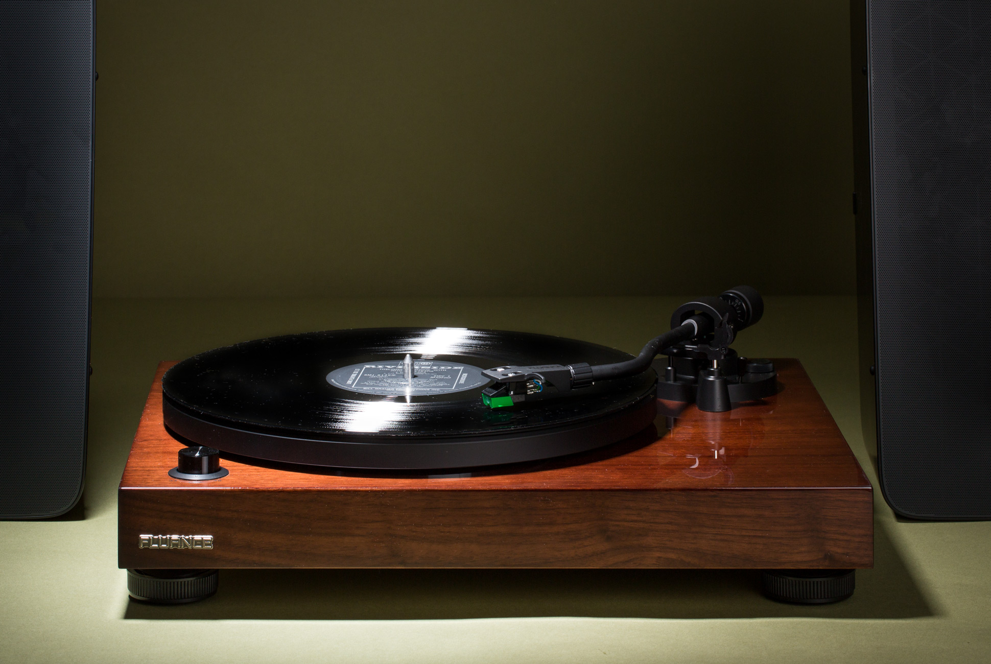 5 Best All-in-One Turntables that Simplify the Vinyl Experience ...