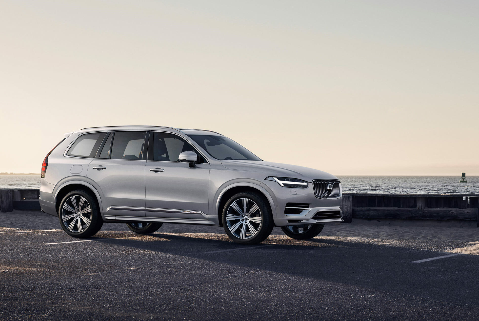 2020 Volvo XC90 T8 Inscription Review: A 5-Star Hotel on Wheels ...
