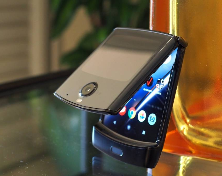 Motorola Razr BOGO deal is tempting us to ignore our better judgment ...