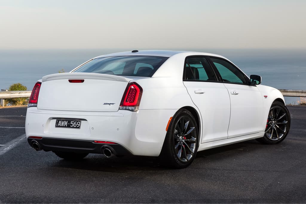Chrysler 300 SRT ‘put on hold’ - GearOpen.com