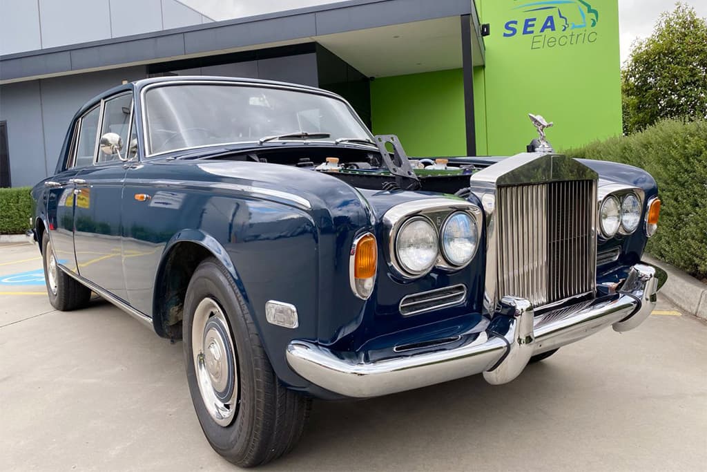 Aussie EV firm reveals Rolls-Royce restomod - GearOpen.com