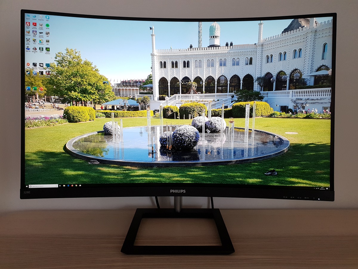 Phillips 328E1CA Curved 4K Monitor Review - GearOpen.com