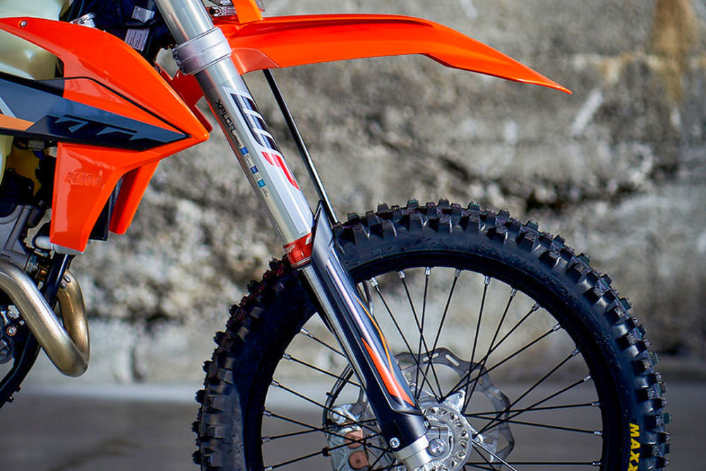 WP Xplor Pro 7448 Air Fork First Look: High-End Off-Road Suspension ...