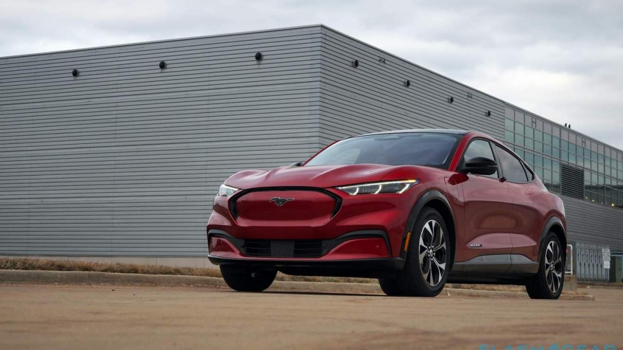 Ford unveils its big battery lab to win the EV wars - GearOpen.com