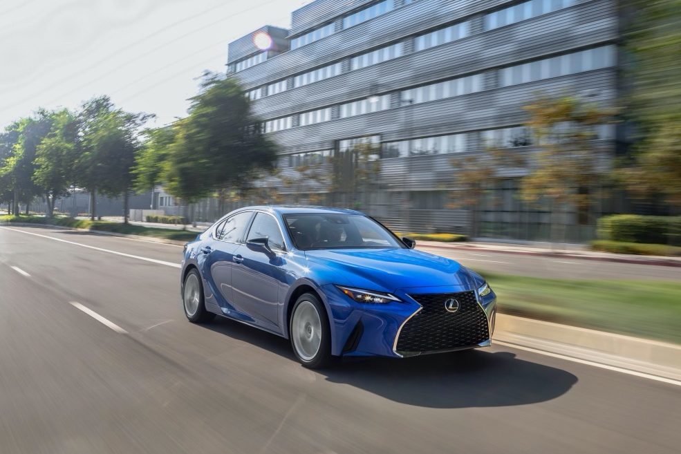 2021 Lexus IS300 Luxury review - GearOpen.com