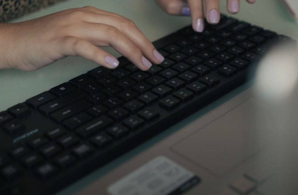 Macally Full Size Wireless RF Keyboard for PC review: No-frills ...