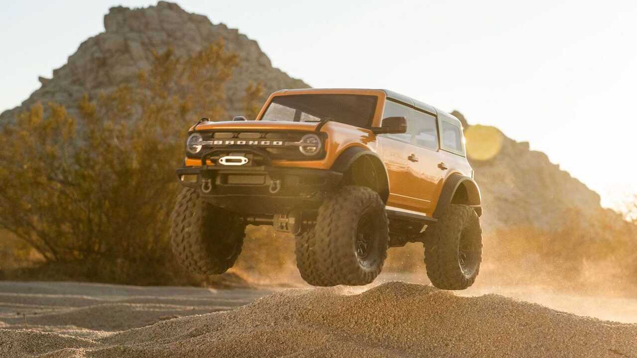 This Traxxas Ford Bronco TRX-4 is a big boy’s toy - GearOpen.com