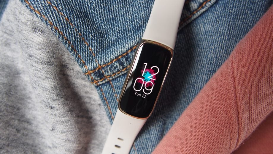 Fitbit Luxe Review - GearOpen.com