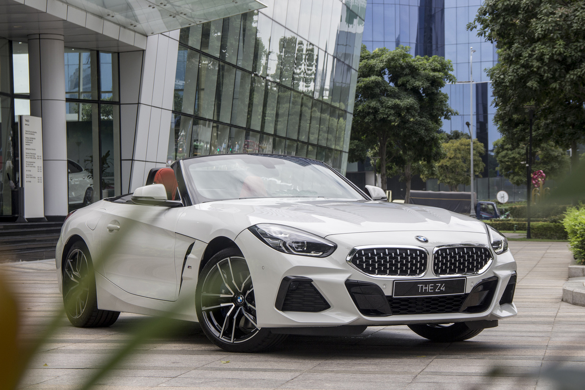 BMW Z4 With Custom Carbon Fiber Body, Weird Lights Costs $220,000 ...