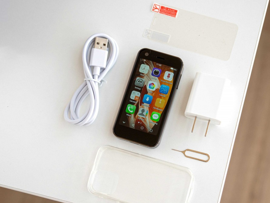 Mony Mist - The smallest 4G smartphone hands-on review - GearOpen.com