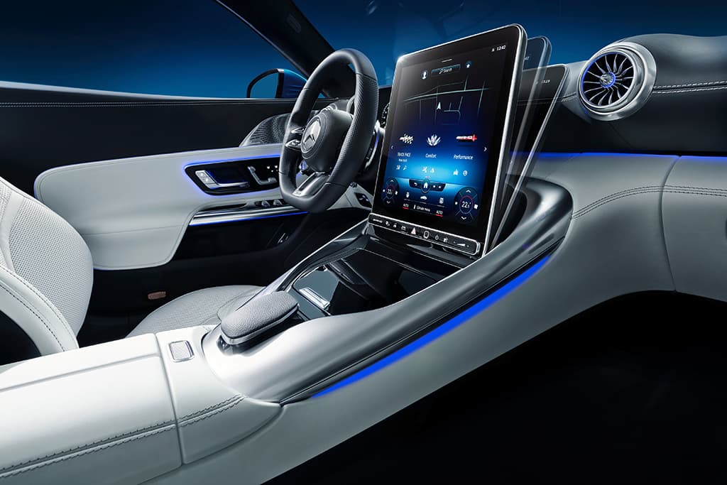 New Mercedes-AMG SL interior revealed - GearOpen.com