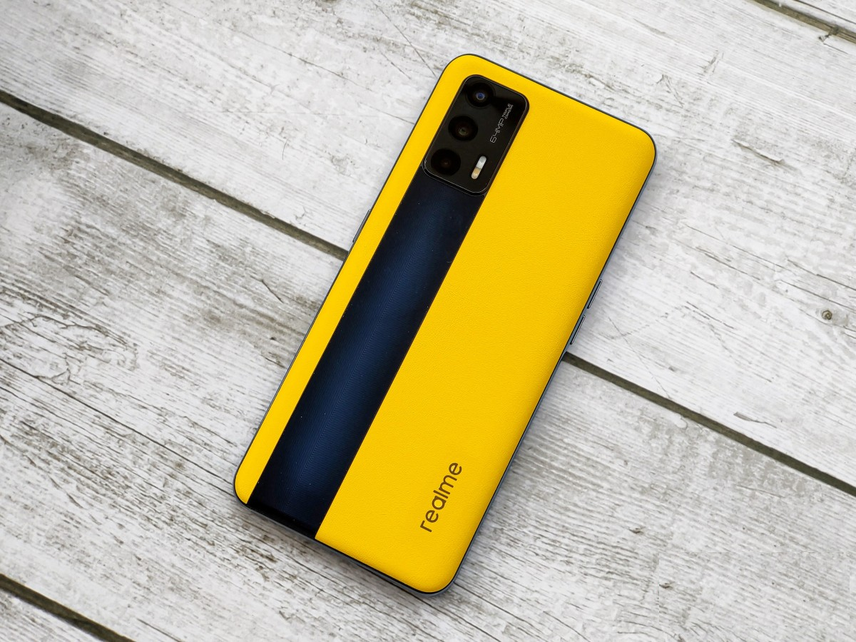 Realme GT 5G Racing Yellow Leather Edition hands-on - GearOpen.com