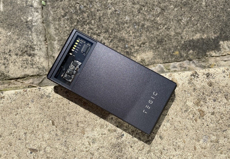 Tegic BLOCK 30 review: A sleek 30W fast charging power bank for your inner geek - GearOpen.com