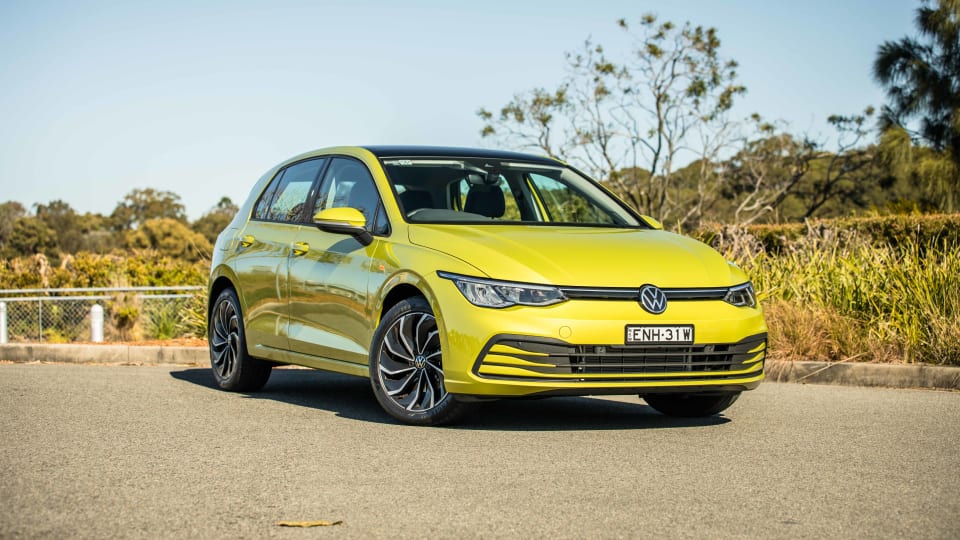 2021 Volkswagen Golf Life review - GearOpen.com