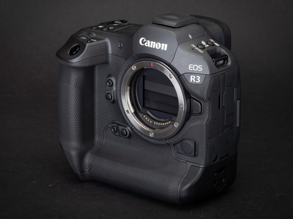 Canon EOS R3 vs R5 – The 10 Main Differences - GearOpen.com