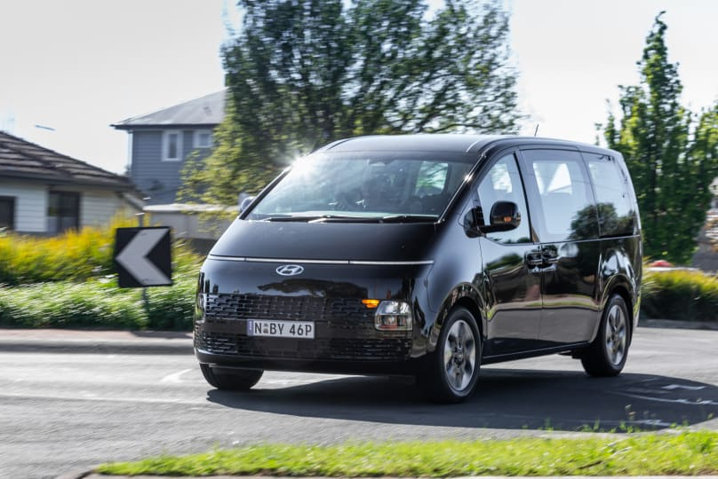 2021 Hyundai Staria V6 petrol launch review - GearOpen.com