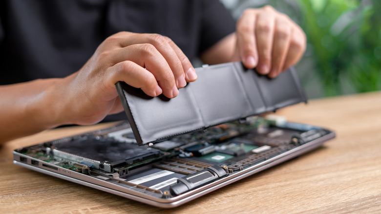 What Causes A Swollen Battery In Your Laptop & Is It Safe To Still Use ...