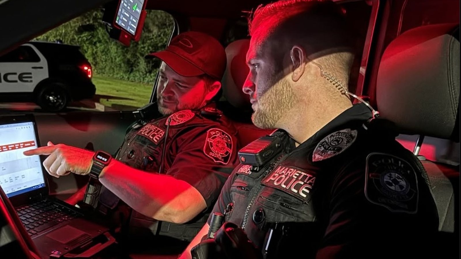 Why Do Some Police Officers Use Red Interior Lights In Their Cars ...